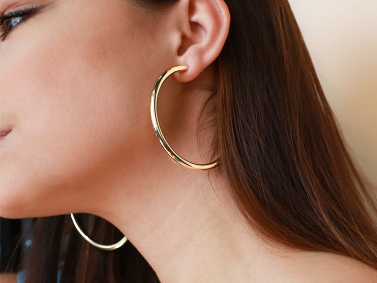Style different types of earrings : How to wear earrings like a pro!
