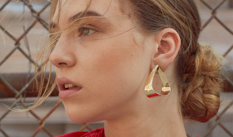 Style different types of earrings : How to wear earrings like a pro!