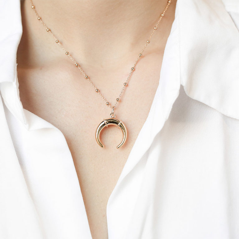 The Gold Horn Necklace : 4 Fabulous Styling Ideas